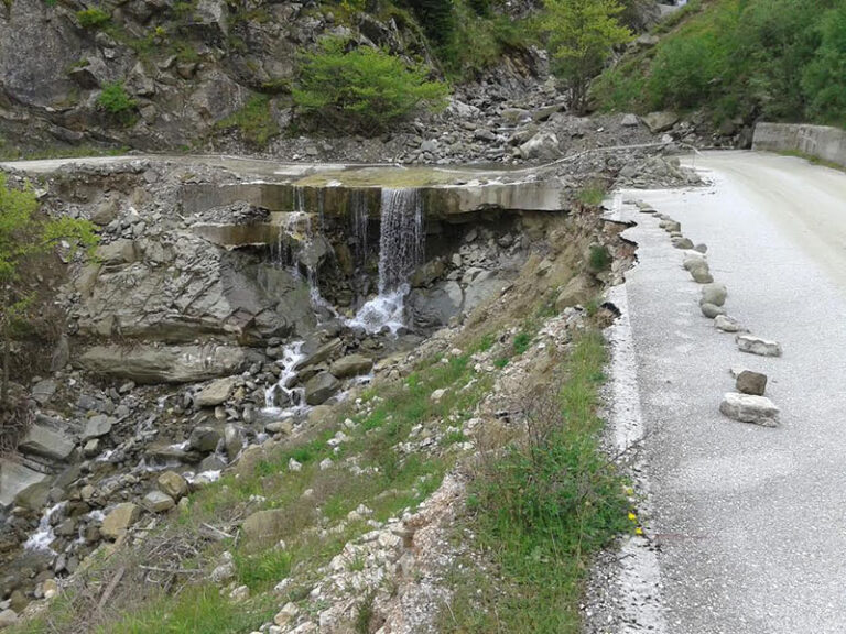 ΜΕΛΕΤΗ ΠΕΡΙΒΑΛΛΟΝΤΙΚΩΝ ΕΠΙΠΤΩΣΕΩΝ: ΑΠΟΚΑΤΑΣΤΑΣΗ ΟΔΟΥ ΧΑΡΙΣ (ΚΡΑΝΙΑ ...